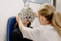 Can you drive in Alberta with one eye? - Know Alberta
